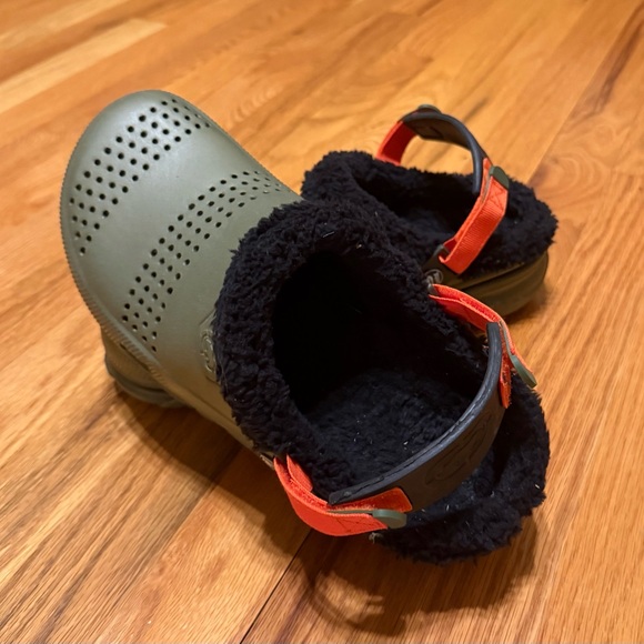 CROCS | Shoes | Crocs Green Fuzzy Lined Clogs | Poshmark